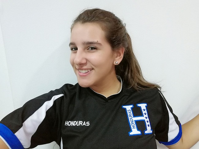 Johely Nicole fue la estrella en sus XV años - eldiario.hn