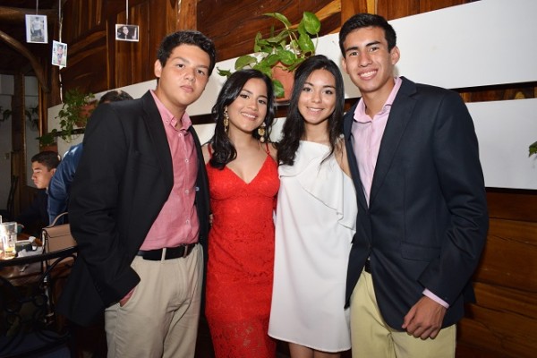 Seniors de la Academia Americana camino al éxito - eldiario.hn