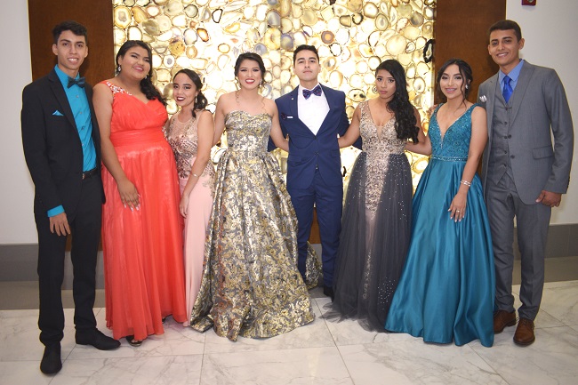 Fundación Mhotivo en su gala de graduación - eldiario.hn