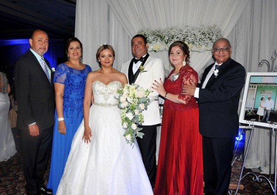 La boda de Danilo y Reyna…Un amor llevado a lo más alto - eldiario.hn