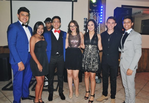 El circo en la fiesta de XV años de Hanna - eldiario.hn