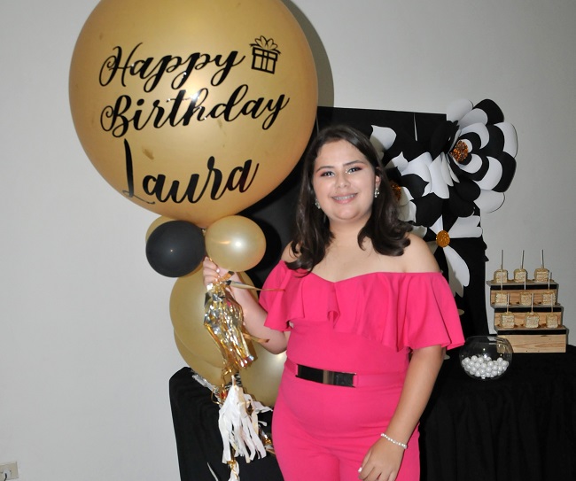Vibrantes XV años de Laura Daniela - eldiario.hn