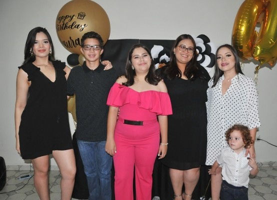 Vibrantes XV años de Laura Daniela - eldiario.hn