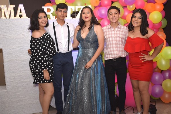 ¡Con todo para brillar! Maritza en su Neon Birthday Party - eldiario.hn