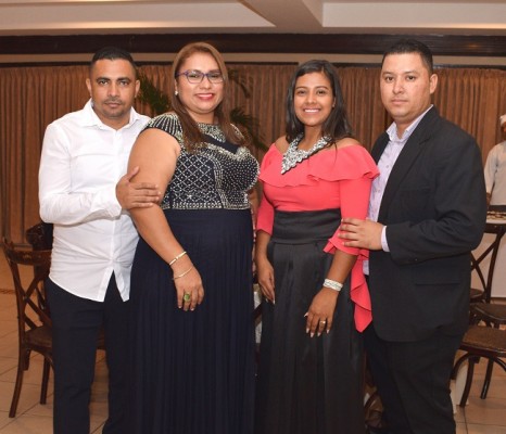 La boda de Abraham y Rosi…derroche de absoluto romanticismo - eldiario.hn