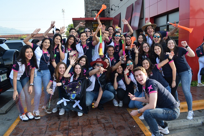 ¡De regreso a clases! Los seniors XX de la SERAN School - eldiario.hn