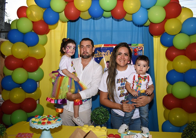 Doble celebración para los hermanitos Zaldívar-Banegas - eldiario.hn