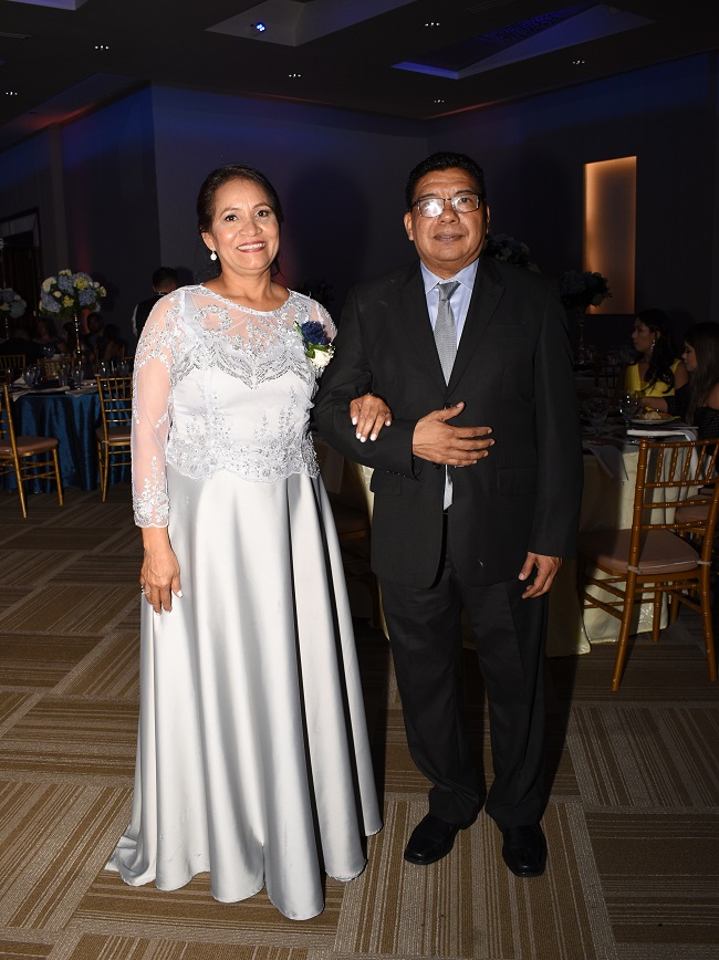 La boda de Claudia y Dennis…el relato de un amor de principio a fin ...