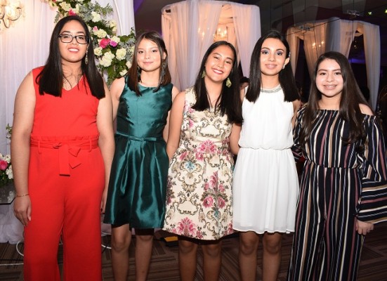 El glamour del rose gold en los XV años de Jennifer Abigail - eldiario.hn