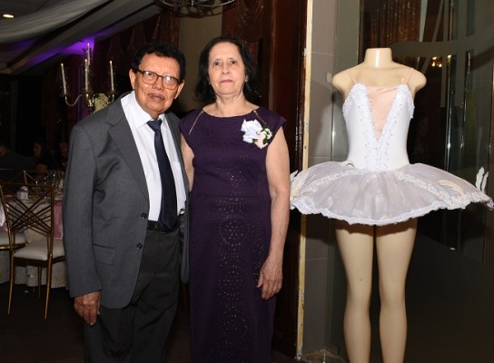 María Elena Calix en las 15 primaveras de una preciosa balletista ...