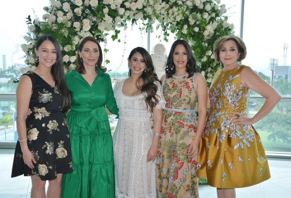 Hermosos detalles en el bautizo de Ivanna María Handal - eldiario.hn