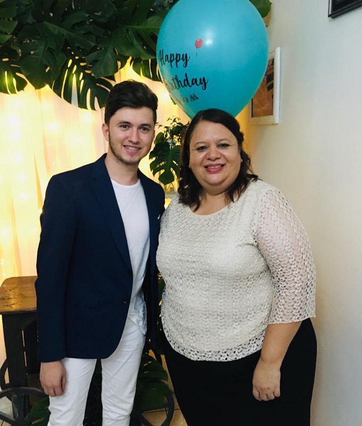 Lidabel de Mena fue agasajada en su cumpleaños - eldiario.hn