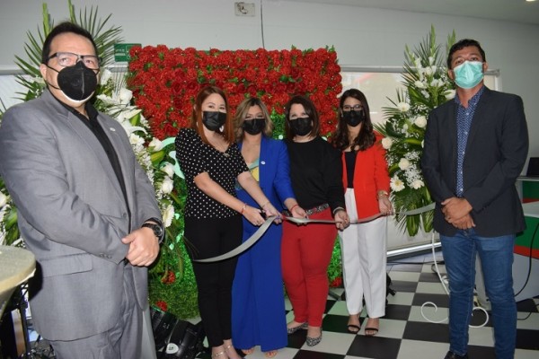 Brindis por el éxito de las nuevas oficinas de CrediMovil San Pedro ...