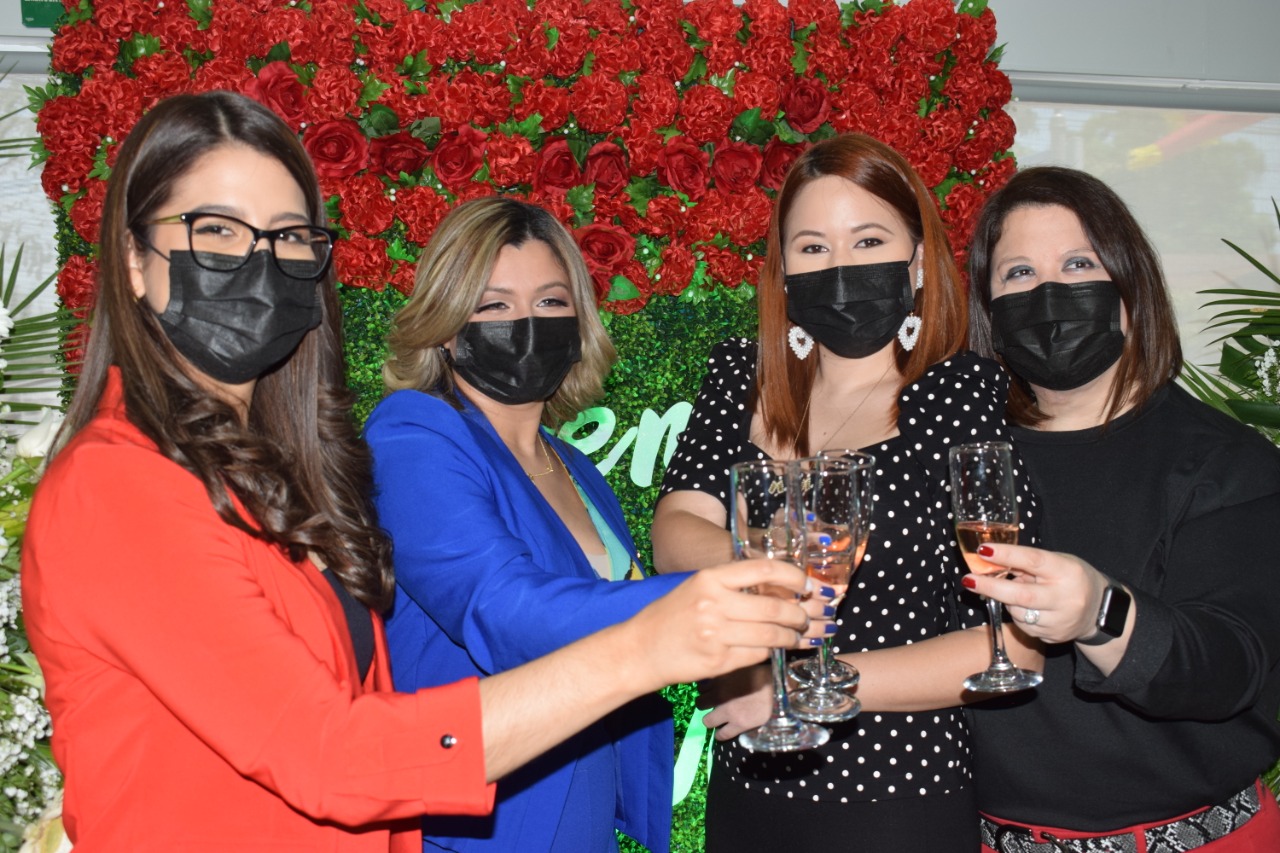 Brindis por el éxito de las nuevas oficinas de CrediMovil San Pedro ...
