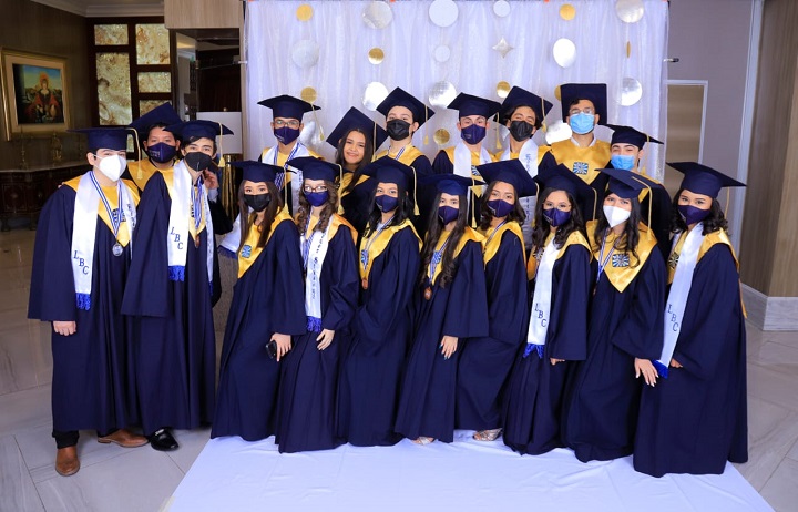 Ceremonia de graduación de los seniors 2021 del Liceo Bilingüe ...