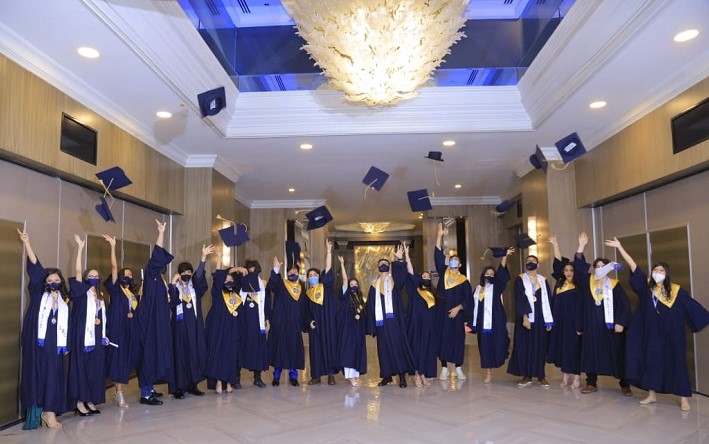 Ceremonia de graduación de los seniors 2021 del Liceo Bilingüe ...