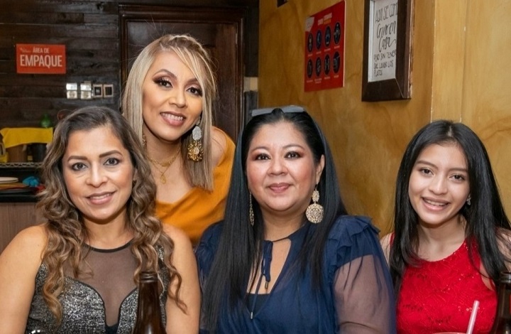 Festejo de graduación en honor Monserrath Flores Rodas - eldiario.hn