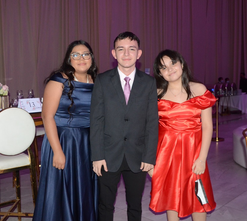 La inolvidable fiesta de XV años en honor Lincy Acosta - eldiario.hn