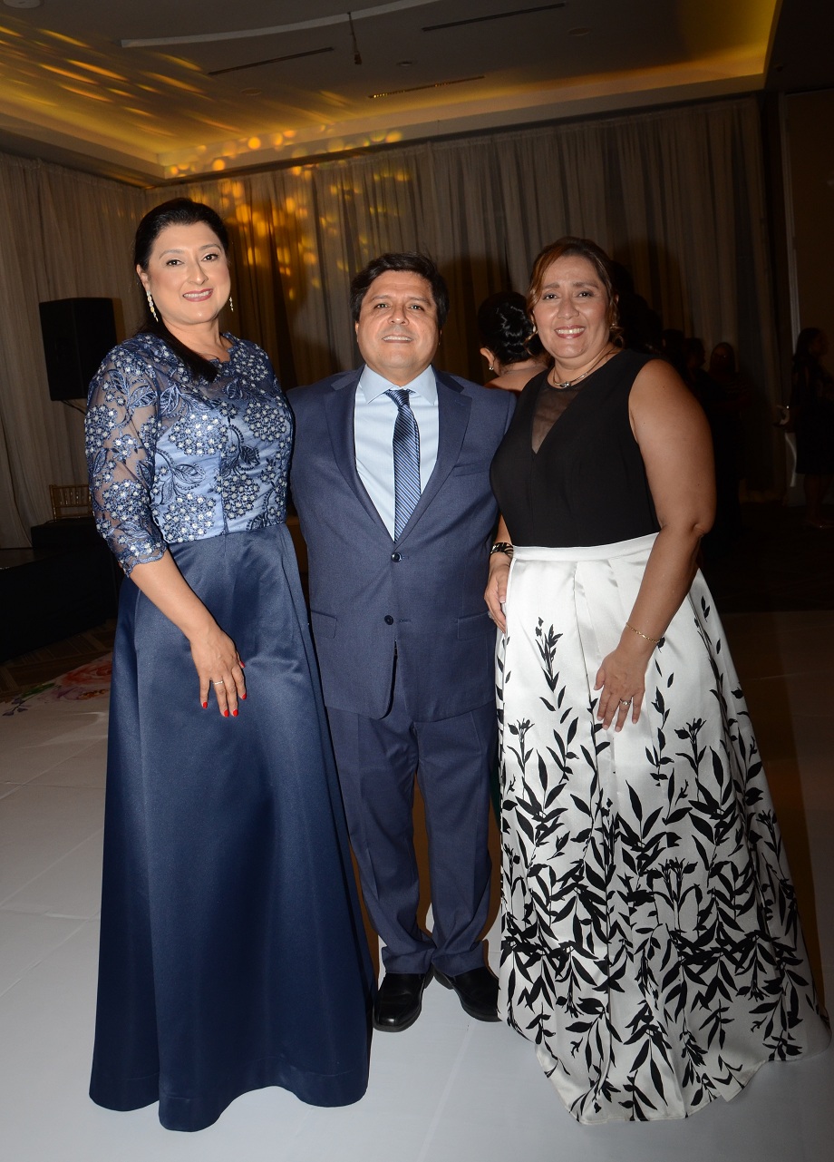 La romántica boda de Héctor Solís y Aimee Hernández - eldiario.hn