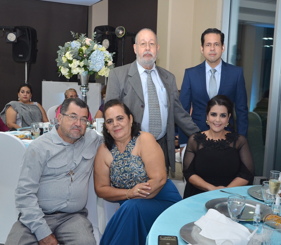 Laura Ester…una quinceañera muy especial - eldiario.hn