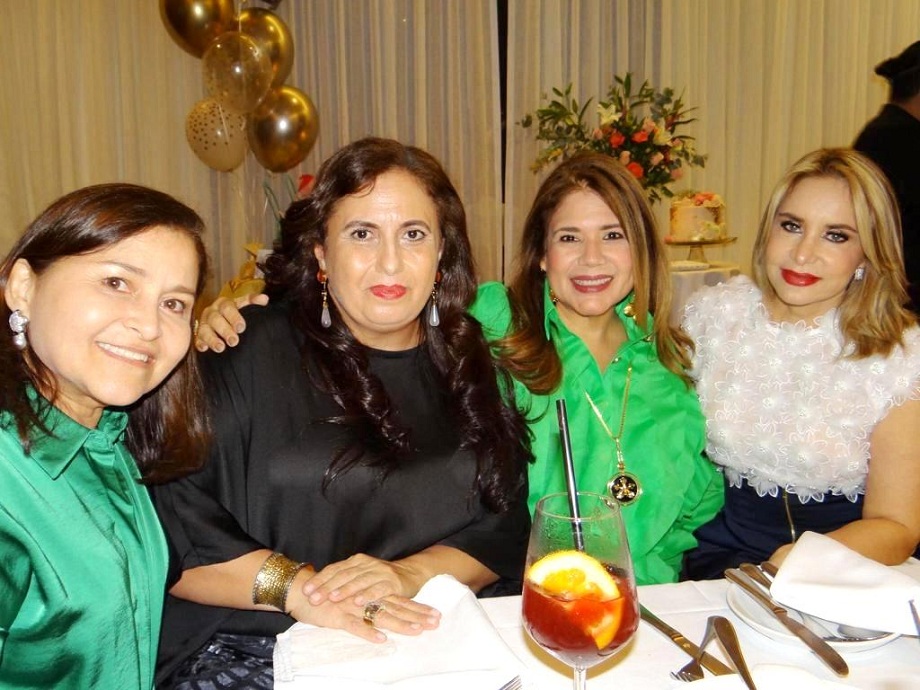 Celebrando el cumpleaños de Doris de Barrosse - eldiario.hn