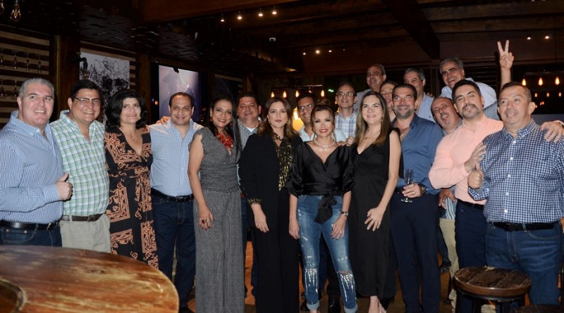 La Clase 87 de La Salle celebra los 35 años de su graduación - eldiario.hn