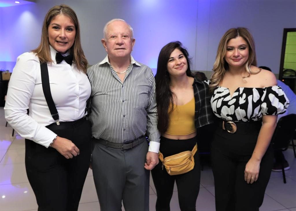 Celebrando el cumpleaños de don Roger D. Valladares - eldiario.hn