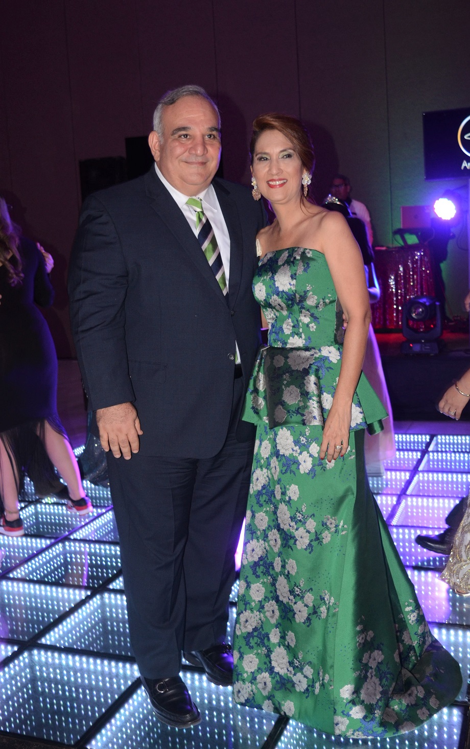 Doble celebración de XV años para Geraldina y Evelyn Regalado - eldiario.hn