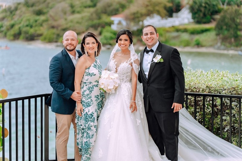 Víctor Bendeck y Brenda Palada celebran su boda a bordo de un crucero ...