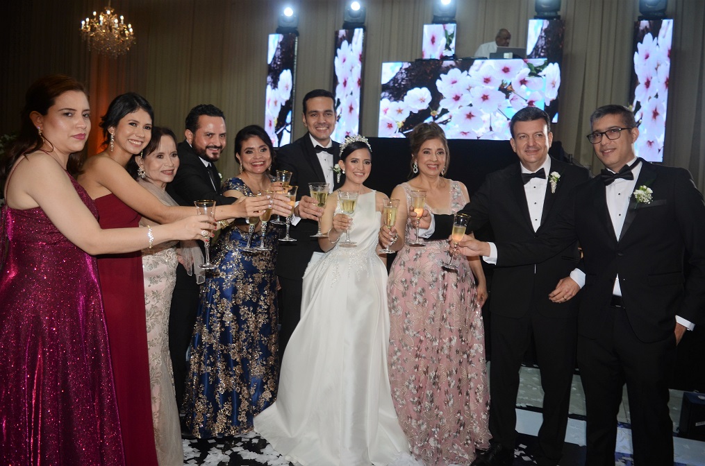 La romántica boda de Guillermo Flores y Laura Sofía Espinal - eldiario.hn