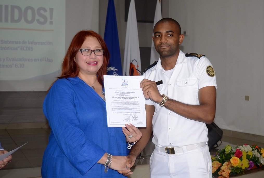 Entregan certificado ECDIS a 13 cadetes capacitados en formación ...