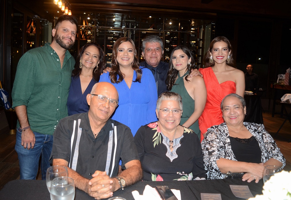 Inolvidable celebración de cumpleaños de Johnny Velásquez - eldiario.hn