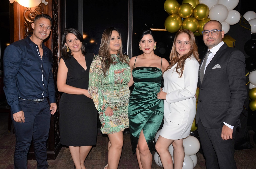 Fiesta de graduación en honor a Julissa Castellanos - eldiario.hn