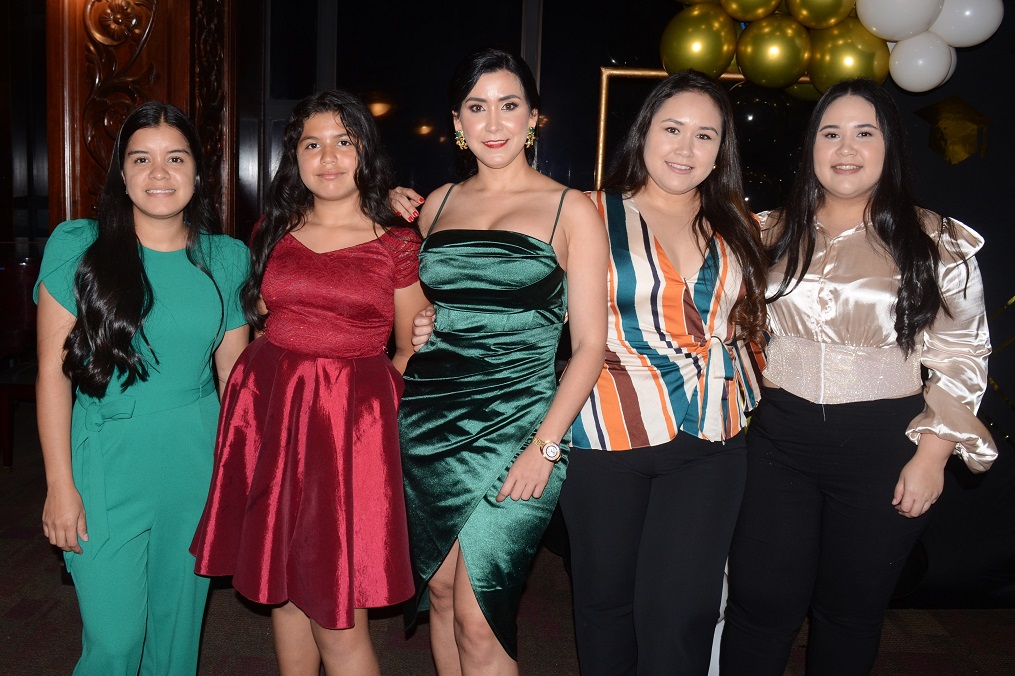 Fiesta de graduación en honor a Julissa Castellanos - eldiario.hn