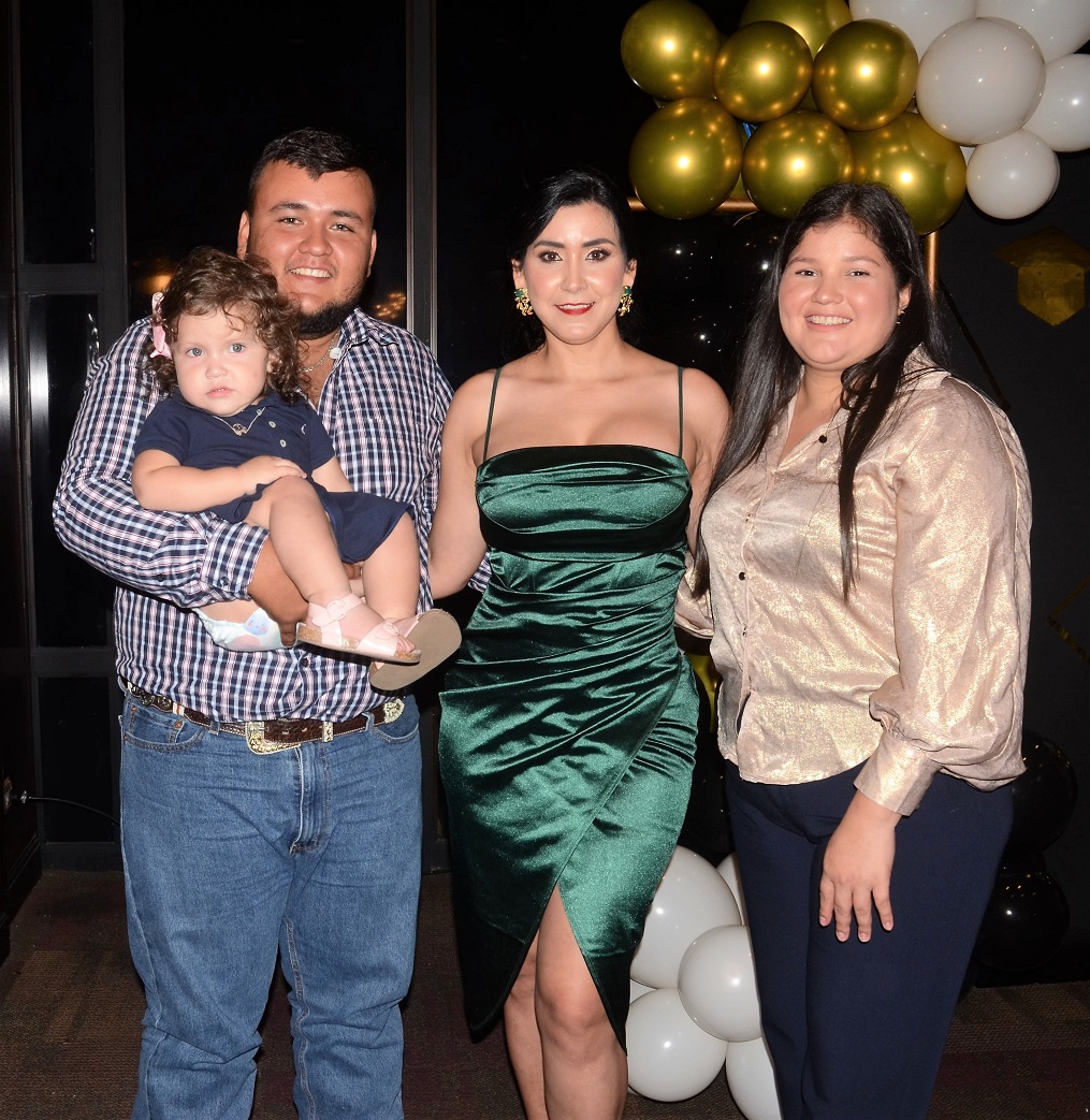 Fiesta de graduación en honor a Julissa Castellanos - eldiario.hn