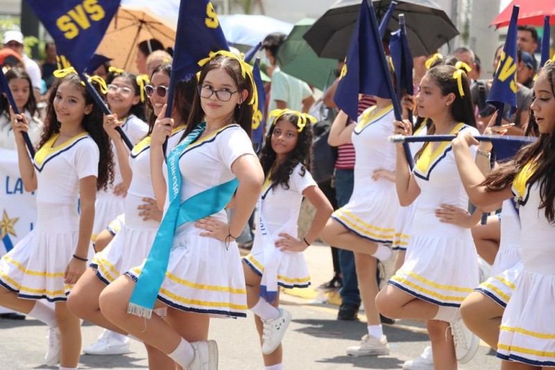 Civismo y color en desfiles patrios de centros de educación primaria en ...