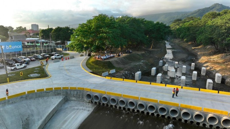 Habilitado paso vehicular por vado Juan Lindo en San Pedro Sula ...