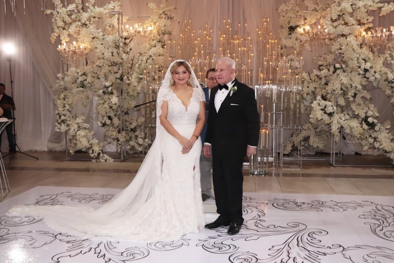La boda de Emma Mejía y Roger D. Valladares: un pacto de Amor y una ...