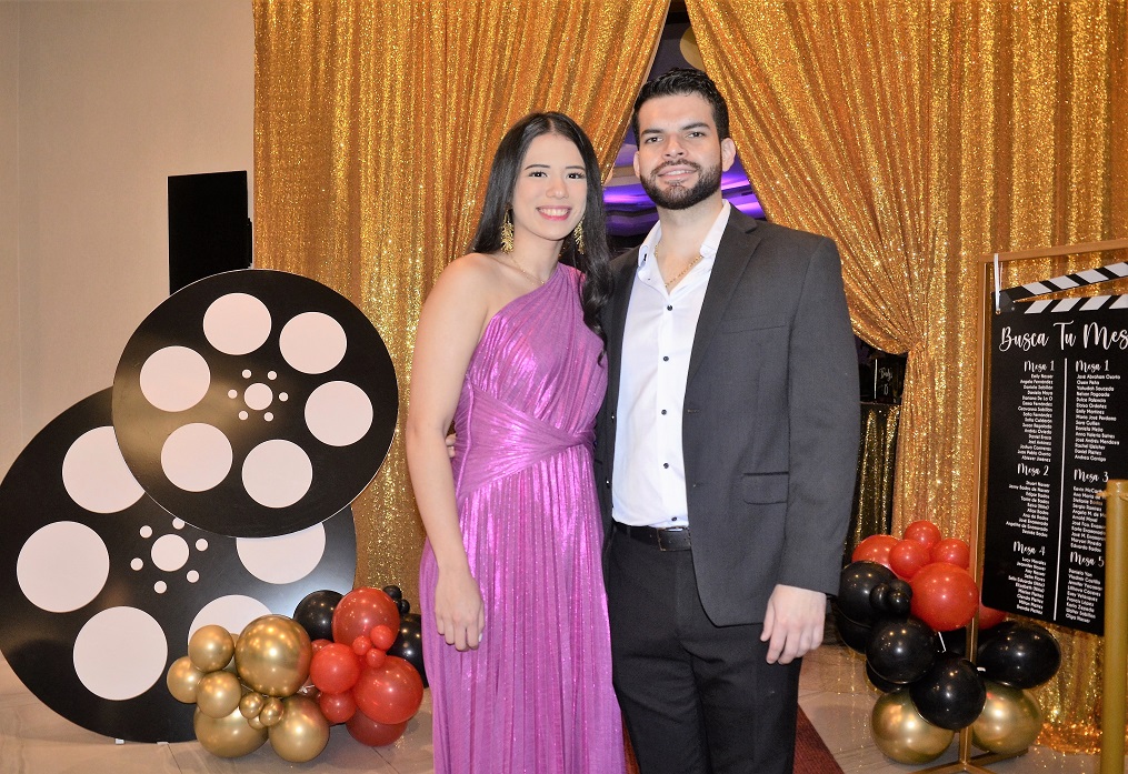 Mágica noche de debut social de Emily Nasser - eldiario.hn