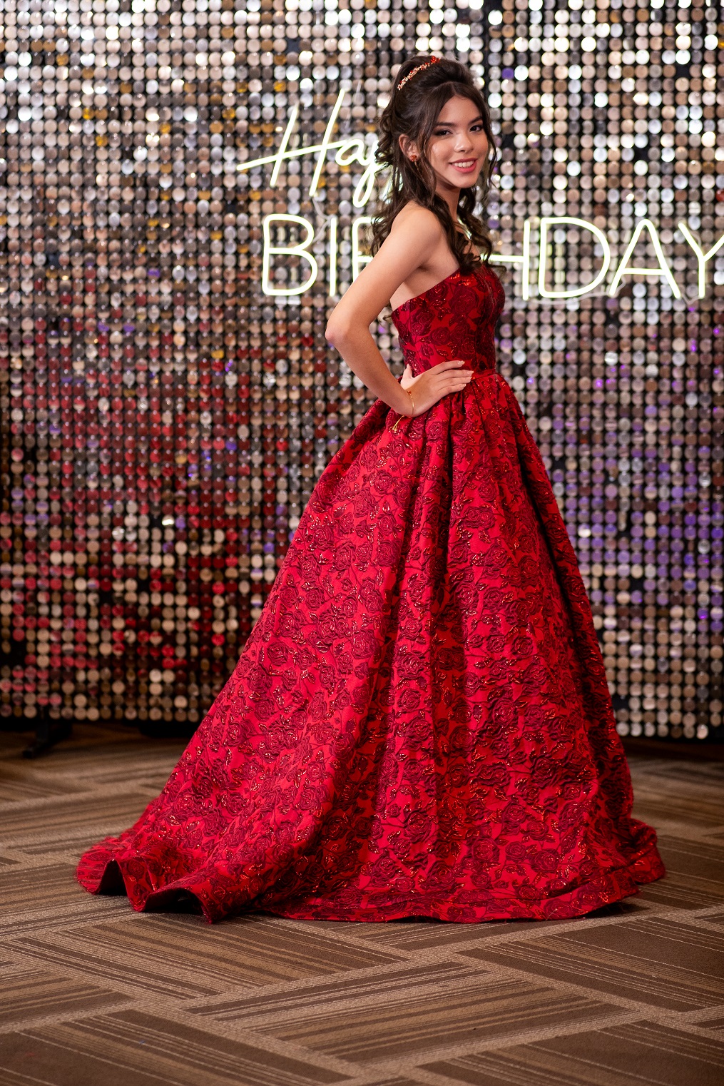 Mágica noche de debut social de Emily Nasser - eldiario.hn