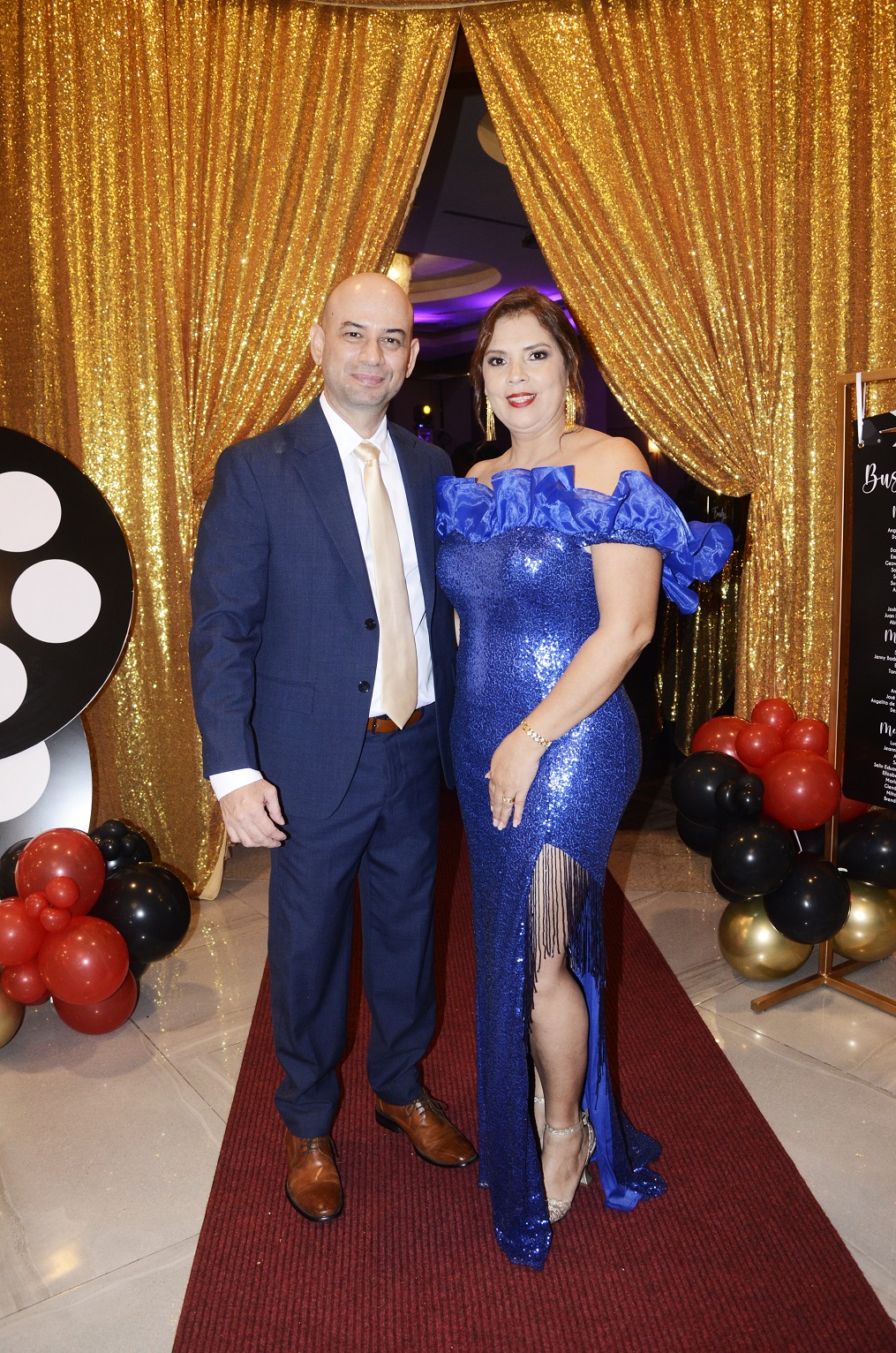 Mágica noche de debut social de Emily Nasser - eldiario.hn