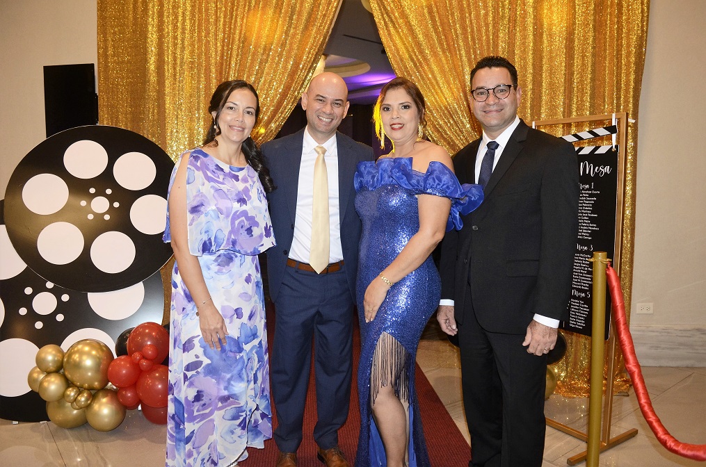 Mágica noche de debut social de Emily Nasser - eldiario.hn