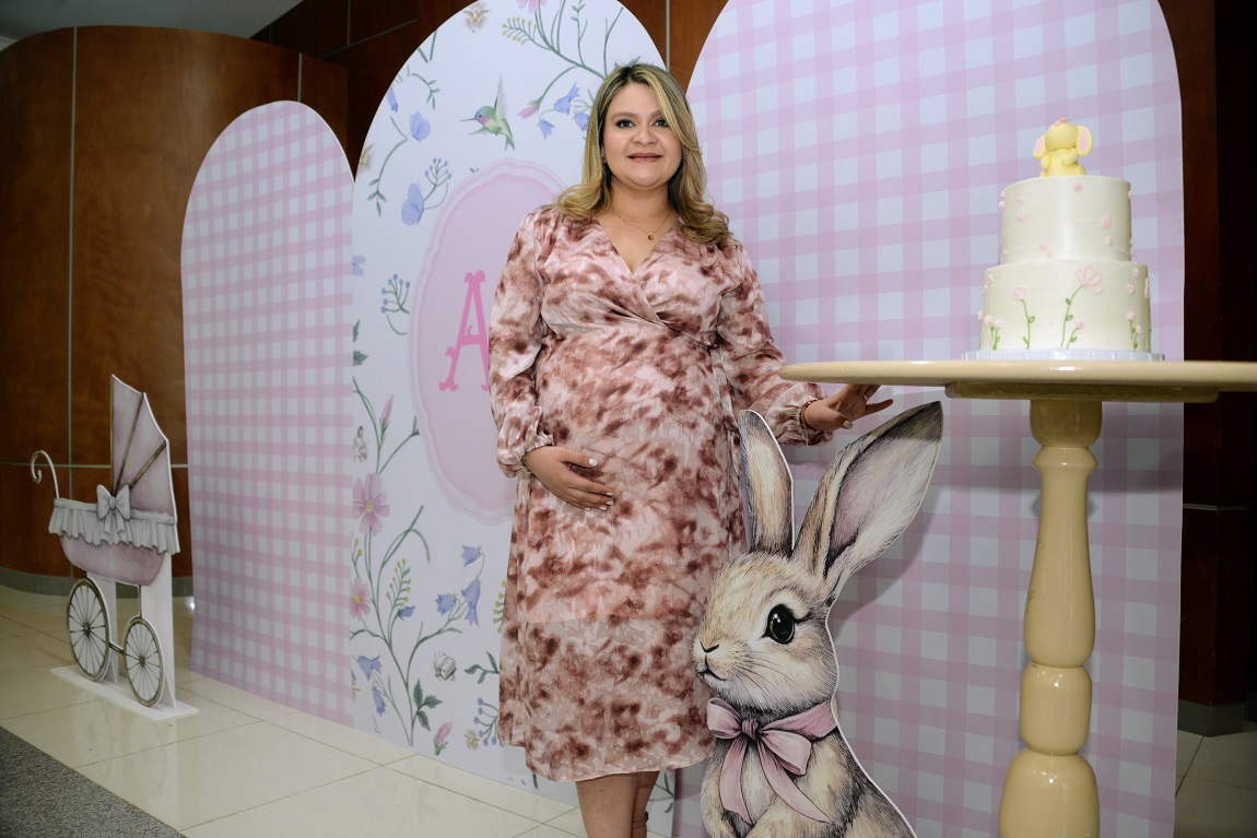 Debbie González protagoniza un encantador baby shower en honor a la ...