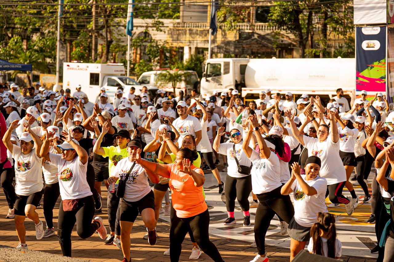 Color Run 2026: Cientos de familias sampedranas llenan de color y ...