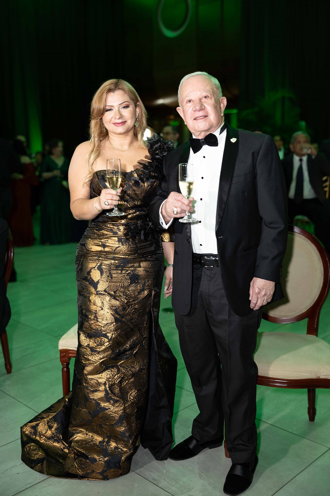 UTH celebra 40 años de transformar vidas con una imponente gala ...