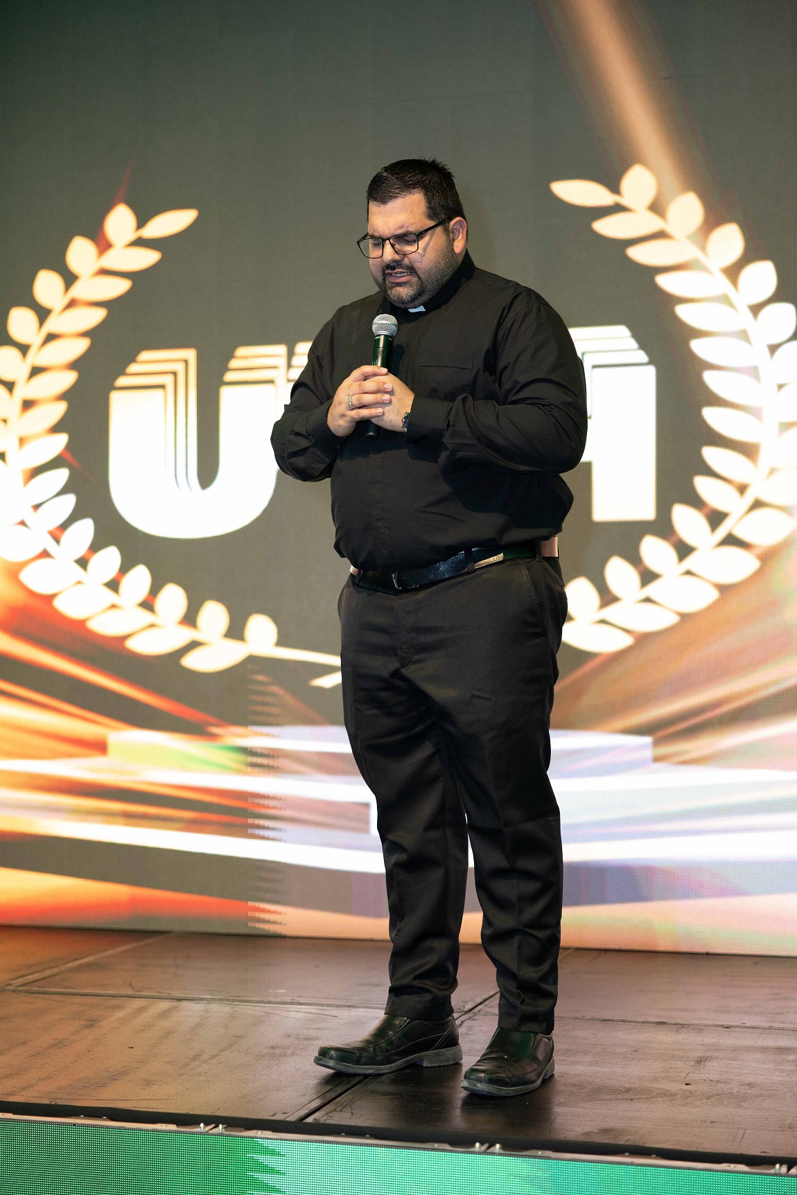 UTH celebra 40 años de transformar vidas con una imponente gala ...